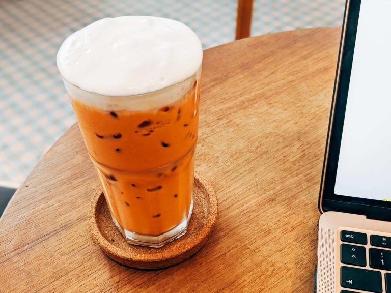7 Cara Membuat Minuman Thai Tea Sederhana, Nikmat dan Segar!